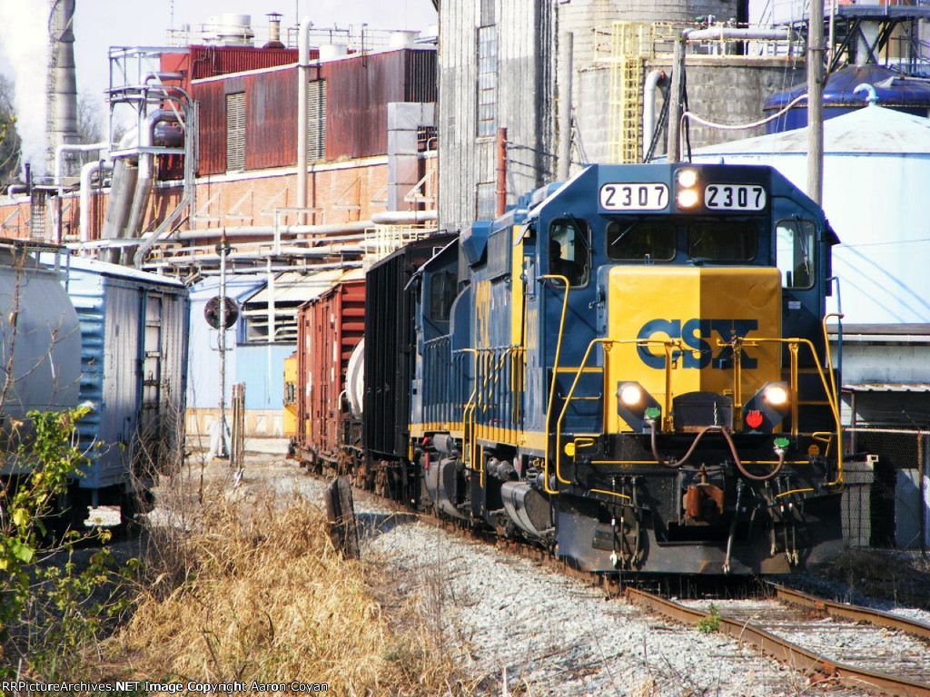 CSX 2307/6407 on H776 backing into the Glatfelter paper mill